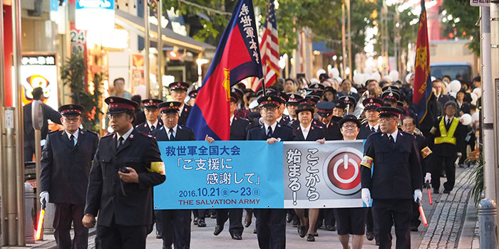 The General and Commissioner Silvia Cox lead 'Catch the Vision ...